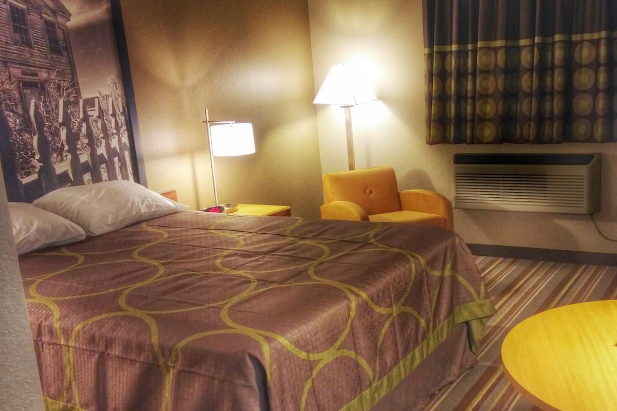 Berços grátis, Wi-Fi de cortesia, roupa de cama, despertadores