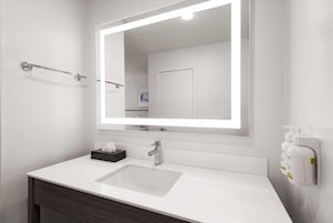 Chuveiro/banheira combinados, secador de cabelo, toalhas de banho