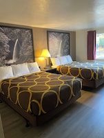 Quarto Standard, 2 camas queen-size | Cofre no quarto, secretária, cortinas/cortinados opacos