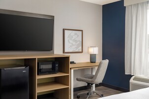 Ferro/tábua de engomar, berços/camas para crianças grátis 