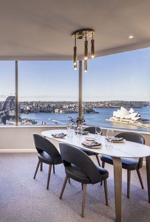 Apartamento Deluxe, 2 quartos, vista para o porto (2 King Beds) | Vista do quarto