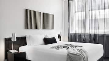 Superior One Bedroom Apartment | Escrivaninha, ferros/tábuas de passar roupa