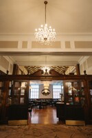 Pequenos-almoços, almoços, jantares servidos, com vista para o jardim 