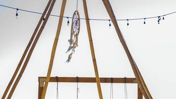 Na praia, toalhas de praia, prática de vôlei de praia