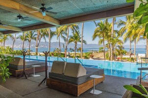 Bar à beira da piscina