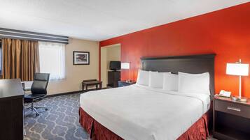 Suite, 1 cama king-size, não fumadores, frigorífico e micro-ondas (with Sofabed) | Secretária adequada para computadores portáteis