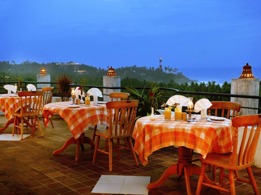 2 restaurantes, pequenos-almoços servidos