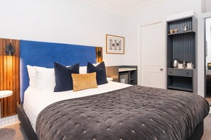 Superior Double Room - Basement | Minibar, com decoração personalizada, secretária 