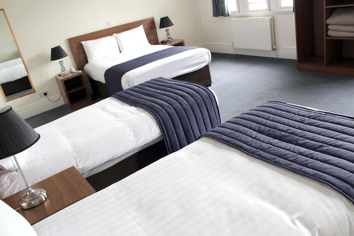 Secretária, Wi-fi grátis, roupa de cama fornecida