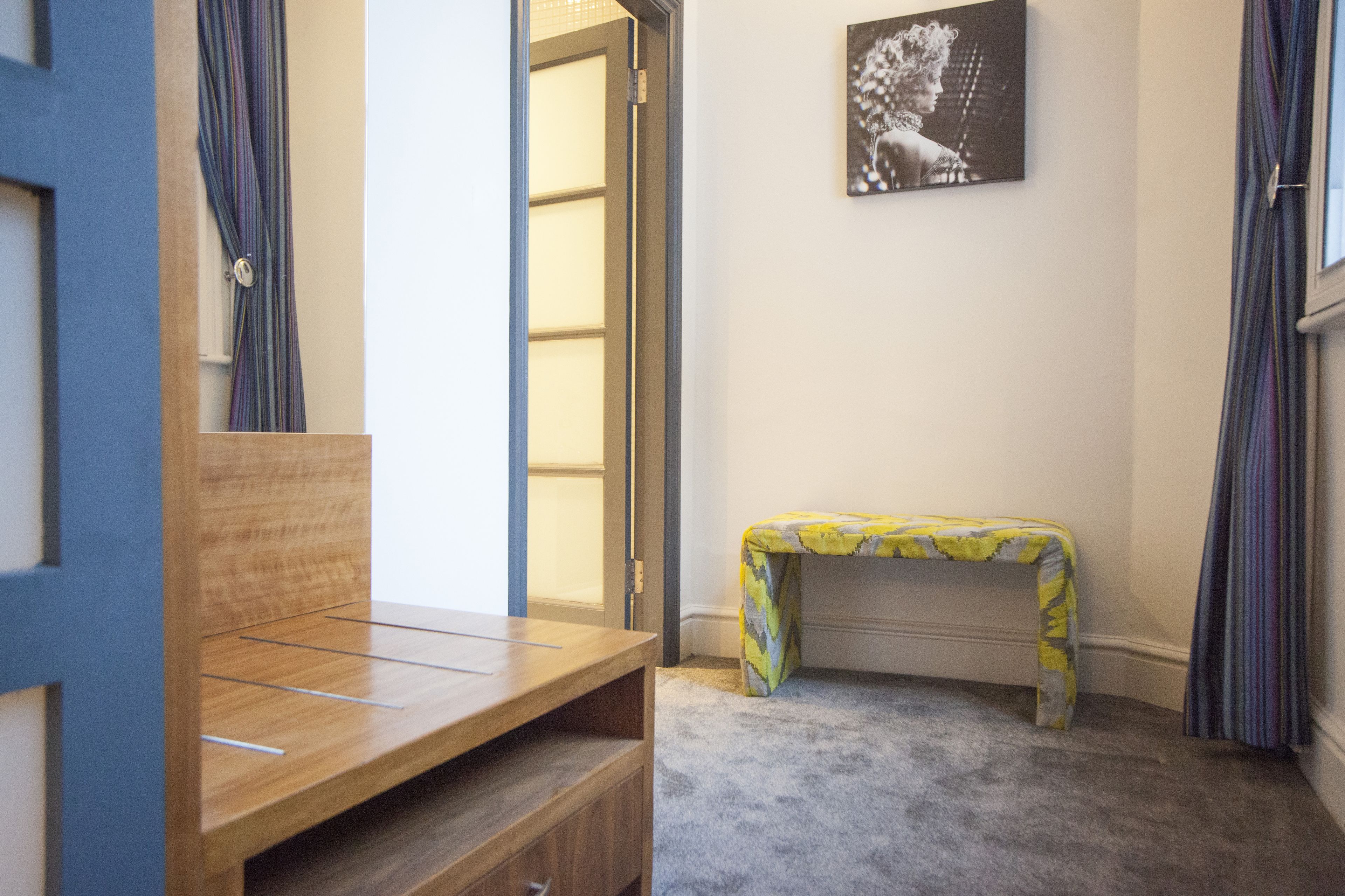 Quarto Deluxe, 1 cama king-size | Roupa de alta qualidade, minibar, com decoração personalizada 