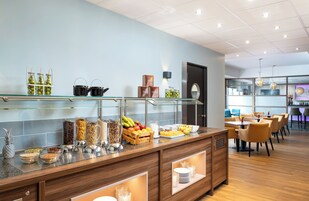 Café da manhã com buffet todos os dias mediante uma taxa