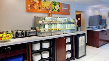 Café da manhã com buffet grátis todos os dias