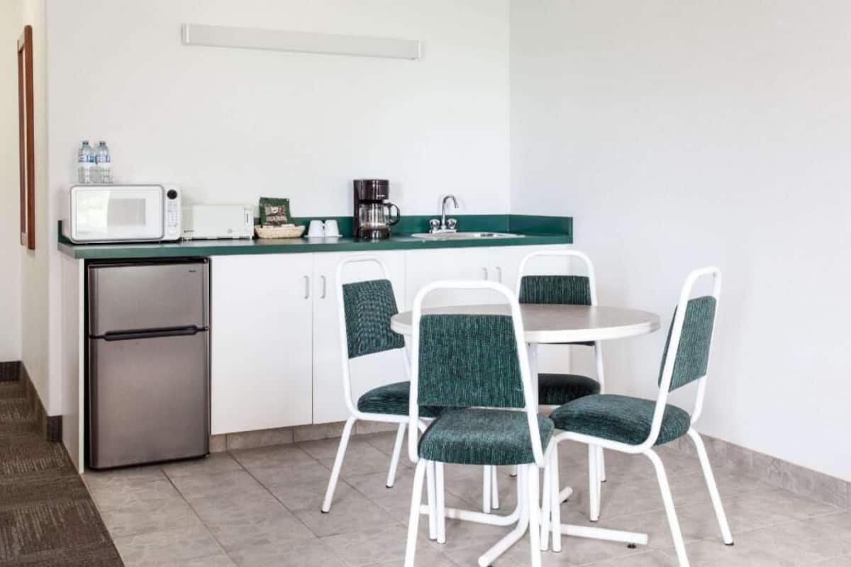 Cozinha privada | Frigobar, micro-ondas, cafeteira/chaleira