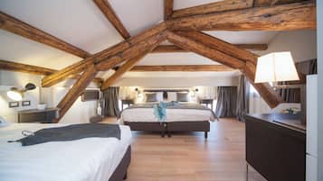 Deluxe Double/Triple Room | Roupa de alta qualidade, edredões de penas, camas de colchão pillowtop