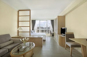 Quarto luxo | Roupas de cama premium, cofres nos quartos, escrivaninha