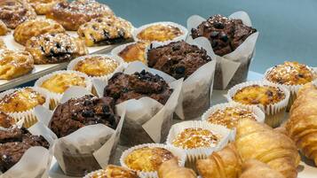 Pequeno-almoço tipo buffet diário (42 AUD por pessoa)