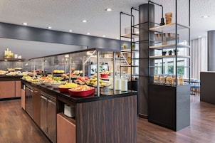 Café da manhã com buffet todos os dias mediante uma taxa