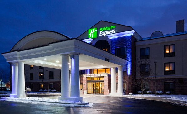 Holiday Inn Express Milwaukee North Brown Deer/mequon By Ihg - Milwaukee, WI