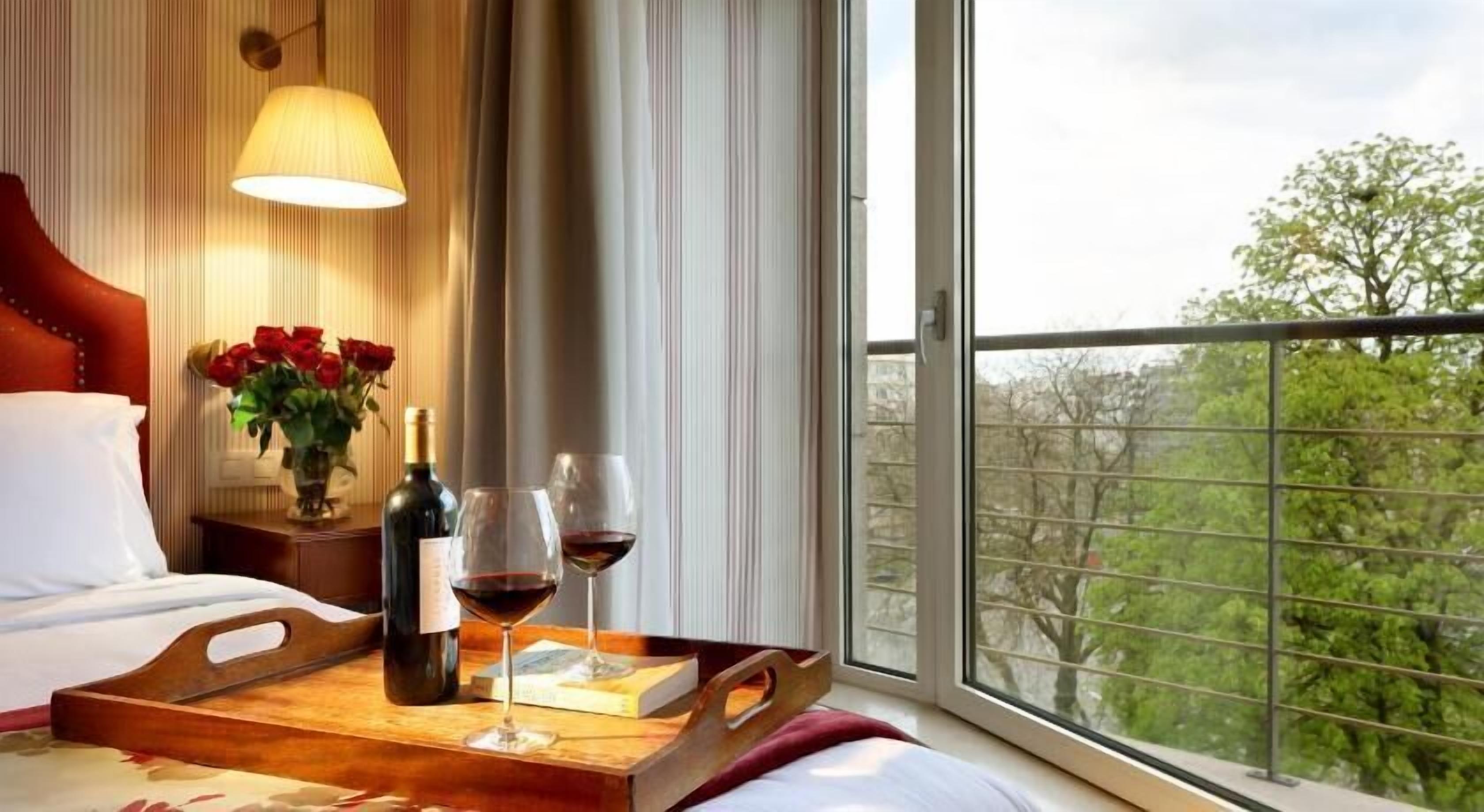 Frigobar, cofres nos quartos, individualmente decorados, escrivaninha