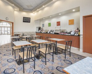 Comfort Inn And Suites South Reviews, Deals & Photos 2024 - Expedia