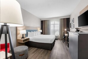 Quarto, 1 cama king-size, acessível, não fumadores | Roupa de alta qualidade, edredões de penas, secretária 