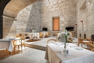 Almoços e jantares servidos, incluindo cozinha regional