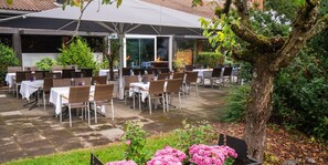 Café da manhã, almoço e jantar; culinária local, vistas para o jardim 