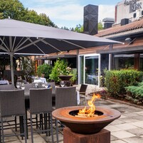 Café da manhã, almoço e jantar; culinária local, vistas para o jardim 