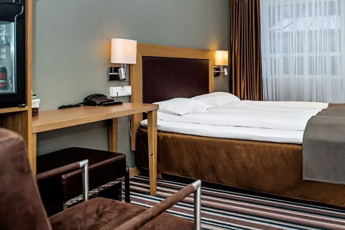 Roupa de alta qualidade, minibar, secretária, Wi-fi grátis