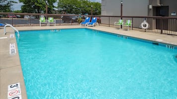 Piscina externa sazonal