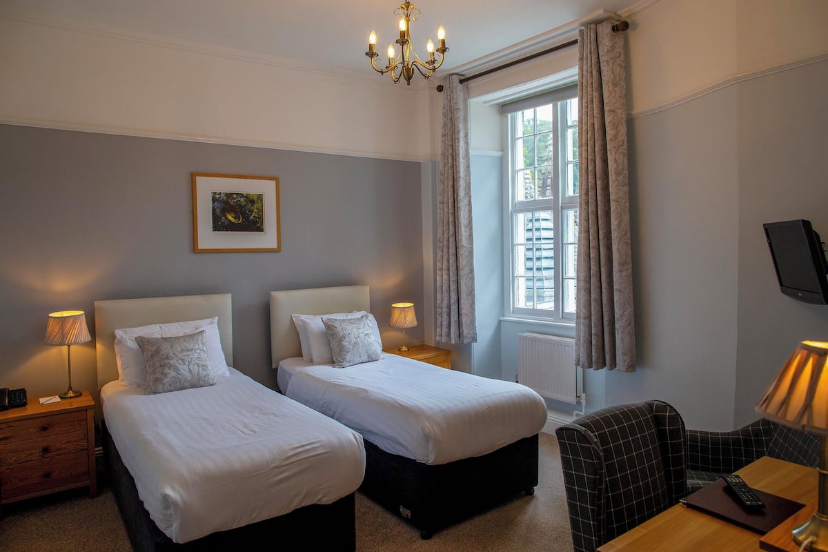 Com decoração personalizada, com mobília individualizada, secretária