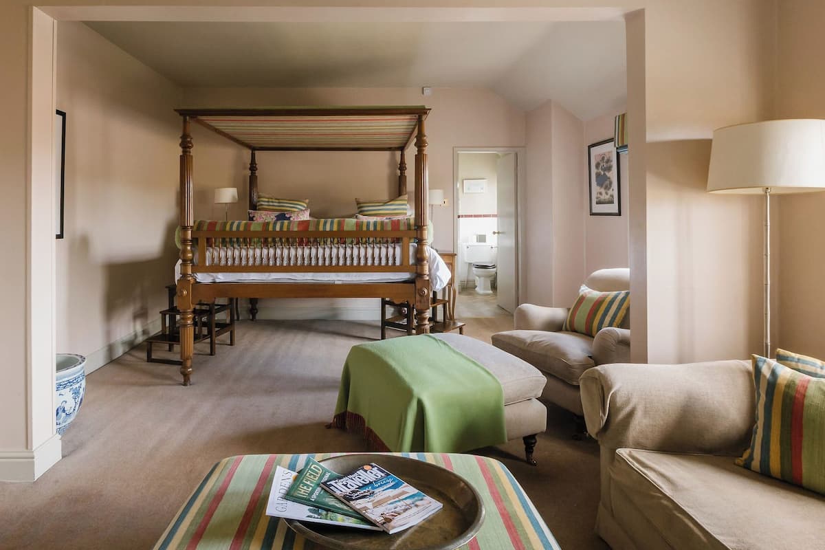 Quarto Duplo Superior (Superior Vintage) | Roupa de alta qualidade, edredões de penas, com decoração personalizada