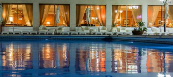 Fachada da propriedade à noite