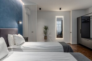 Quarto Twin Comfort | Minibar, cofre no quarto, secretária 