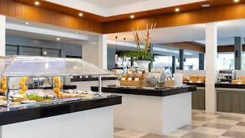 Pequeno-almoço tipo buffet diário (375 THB por pessoa)