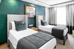 Quarto casal ou duplo superior | Roupas de cama premium, frigobar, cofres nos quartos, escrivaninha
