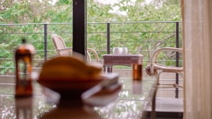 Apartamento, 3 quartos, 2 banheiros | Sacada