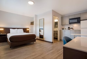 Deluxe Queen Bed | Ferro/tábua de engomar, camas desdobráveis, Wi-fi grátis