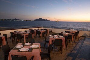 Pequenos-almoços, almoços, jantares servidos, cozinha mexicana 