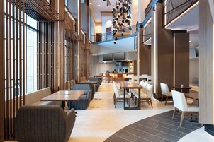 2 restaurantes: servem pequenos-almoços, almoços e jantares
