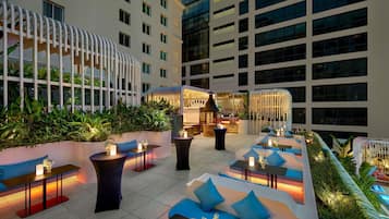 2 bares/lounges, este bar no lobby do hotel