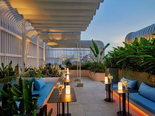 2 bares/lounges, este bar no lobby do hotel 