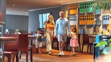 7 bares/lounges, bar ao lado da piscina, bar na praia
