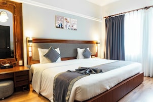 Super Deluxe | Frigobar, cofres nos quartos, escrivaninha, cortinas blackout