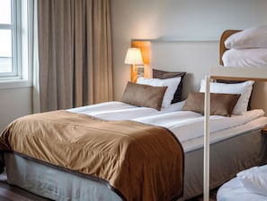 Quarto família, 1 cama de casal, para não fumantes | Camas com colchões pillow-top, berços (sobretaxa), roupa de cama