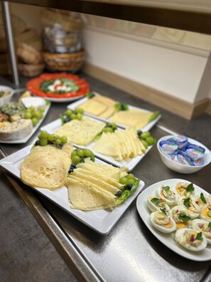 Café da manhã com buffet diário (EUR 13.5 por pessoa)