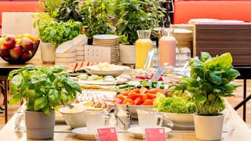Pequeno-almoço tipo buffet mediante uma taxa