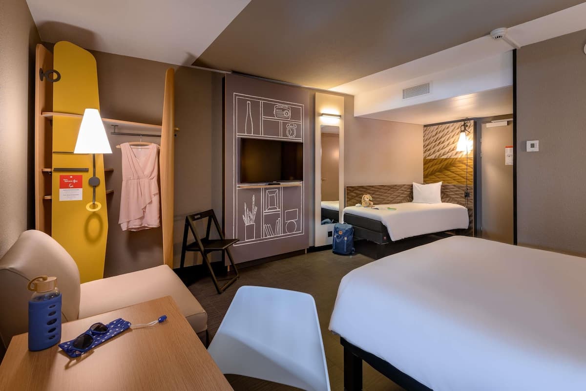 Quarto, várias camas (New Sleep Easy Concept) | Cortinas blackout, quartos à prova de som, berços grátis