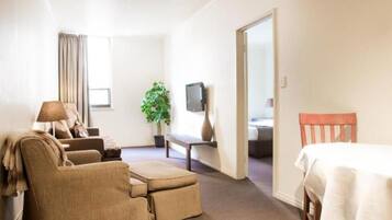 Secretária, ferro/tábua de engomar, Wi-fi grátis