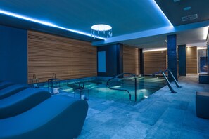 Salas para tratamentos a dois, sauna seca, banheira de hidromassagem